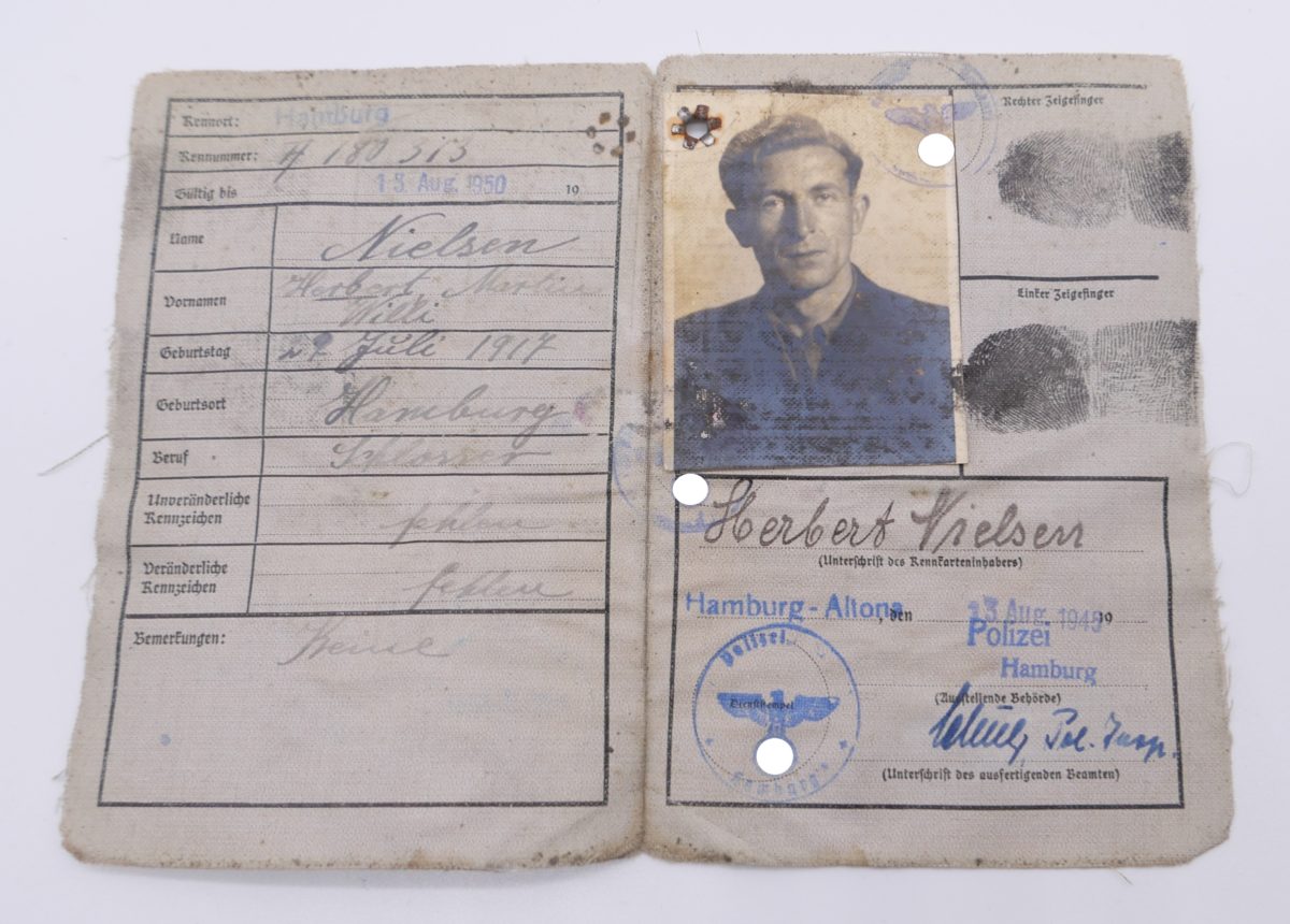 Kennkarte eines Mannes - Deutsches Reich - Militärkultur